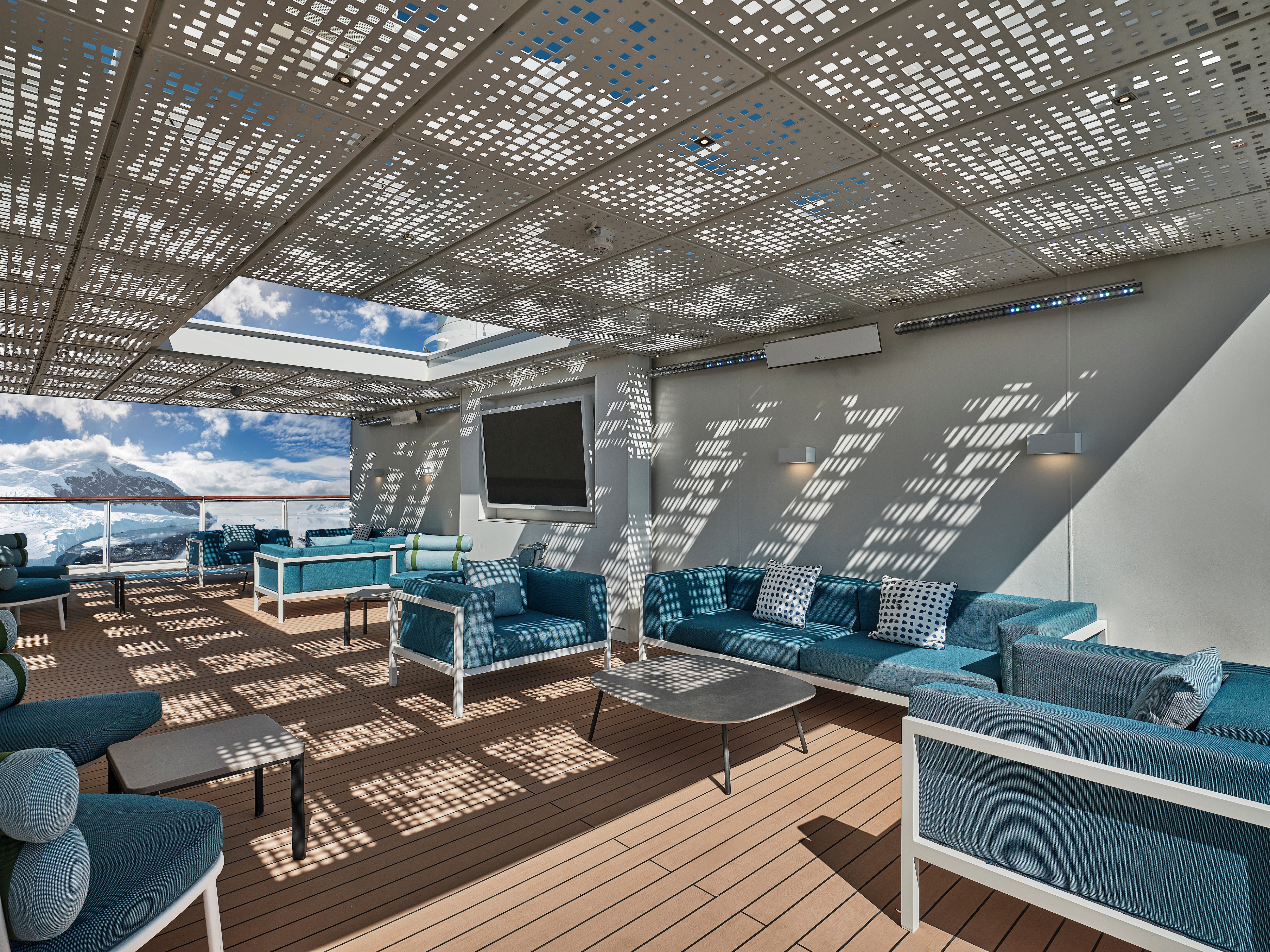 Silver Endeavour Luxury Expedition Ship | ExplorEarth